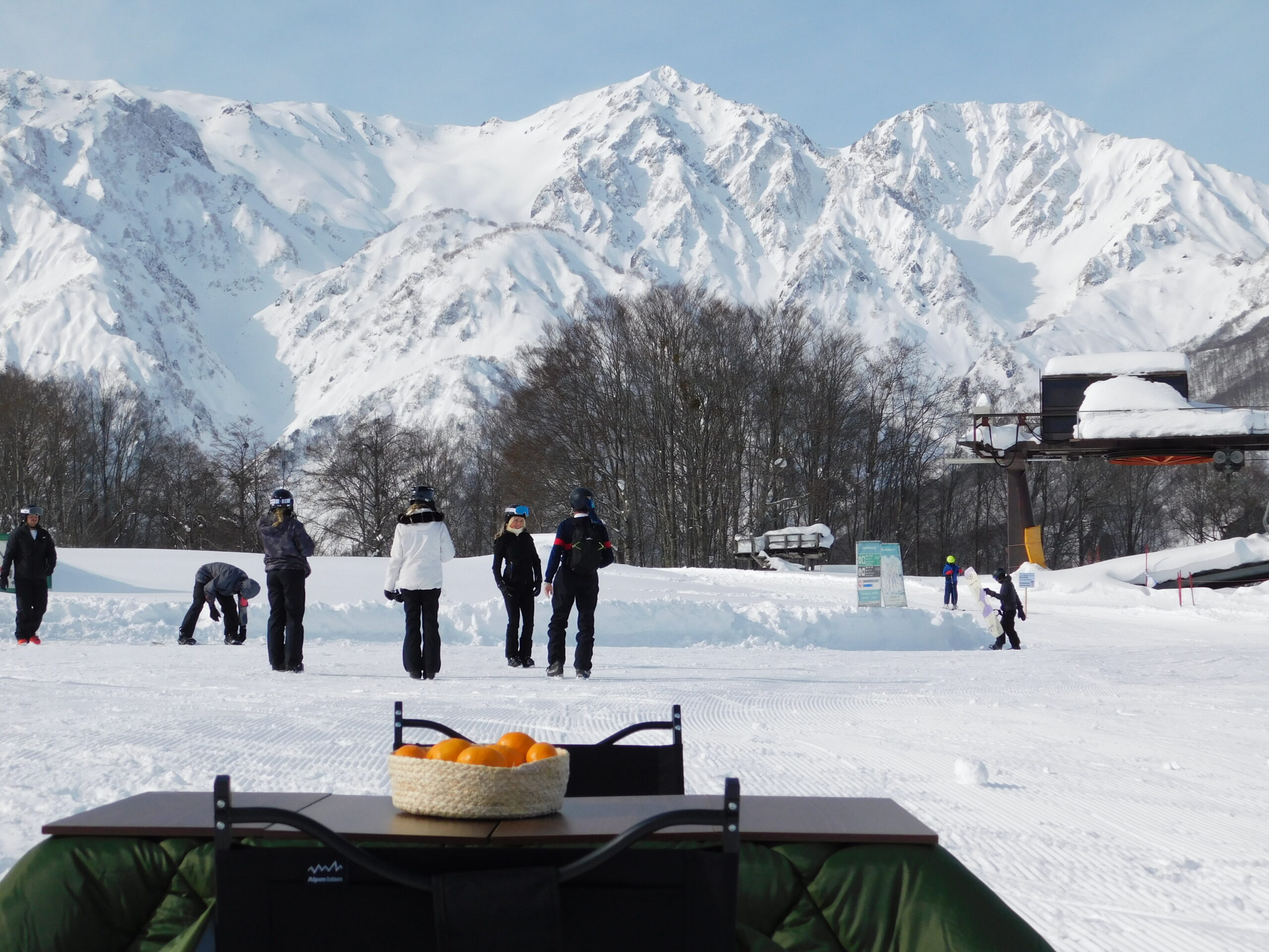 【日本酒白馬八方黒菱の振る舞いあり！】週末は「八方こたつカフェ」へ！ | 白馬八方尾根スキー場